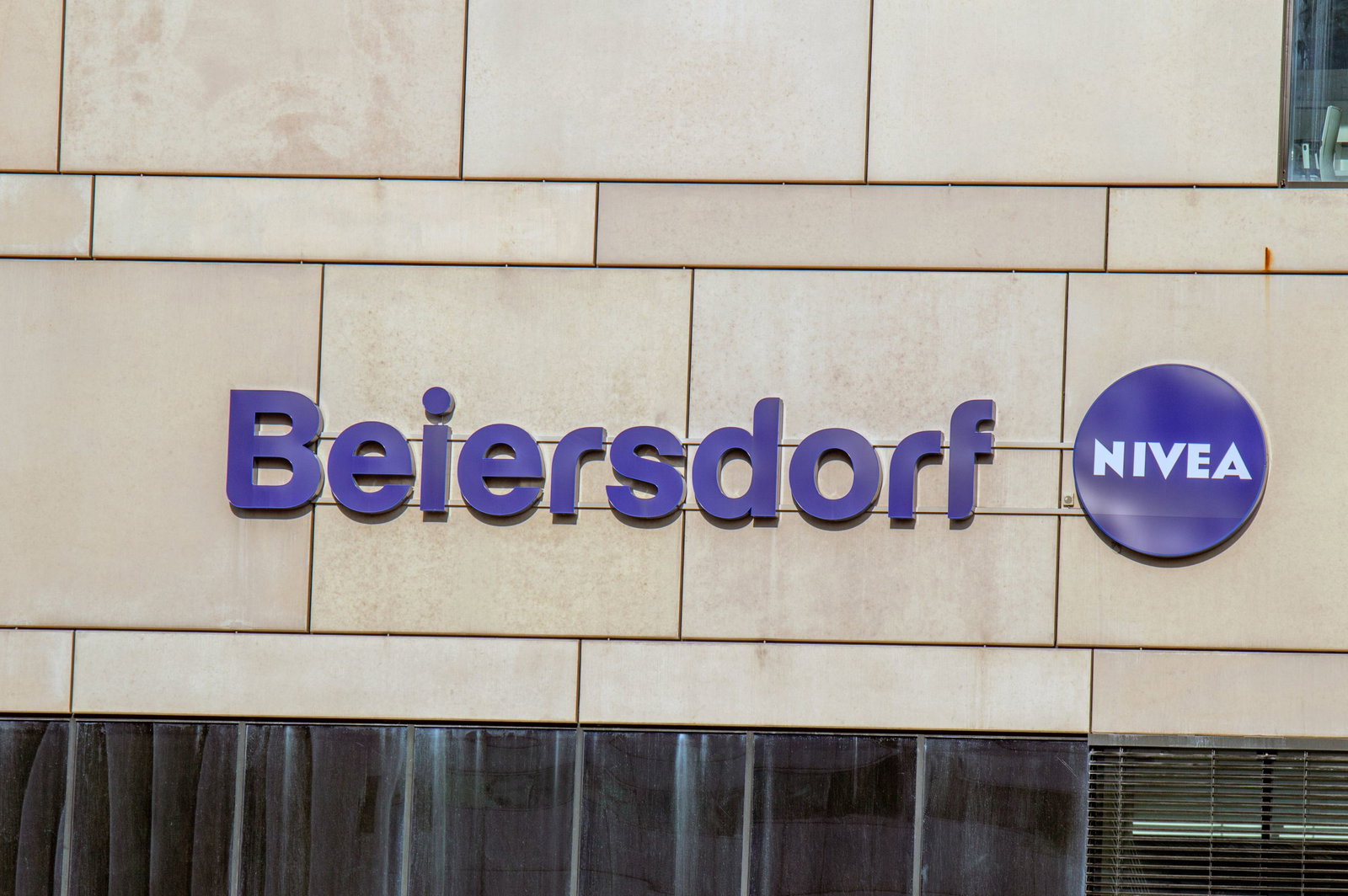 Beiersdorf-Aktie bricht ein: Nivea schwächelt - Prognose gekappt ...